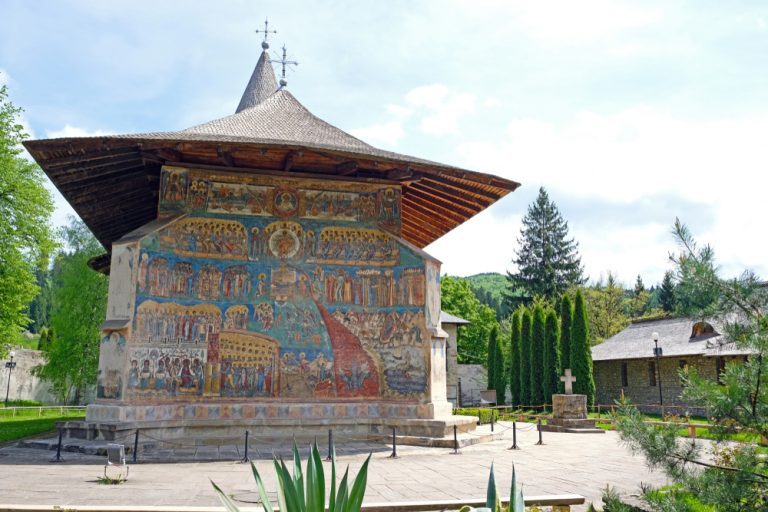 15 monumente istorice din Romania de vizitat cu masina